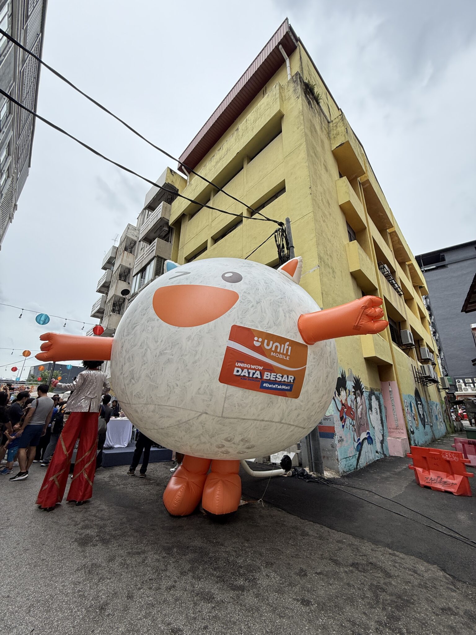 Unifi Mascot Inflatable Replica at Chinatown KL - AsiaPacific Balloons