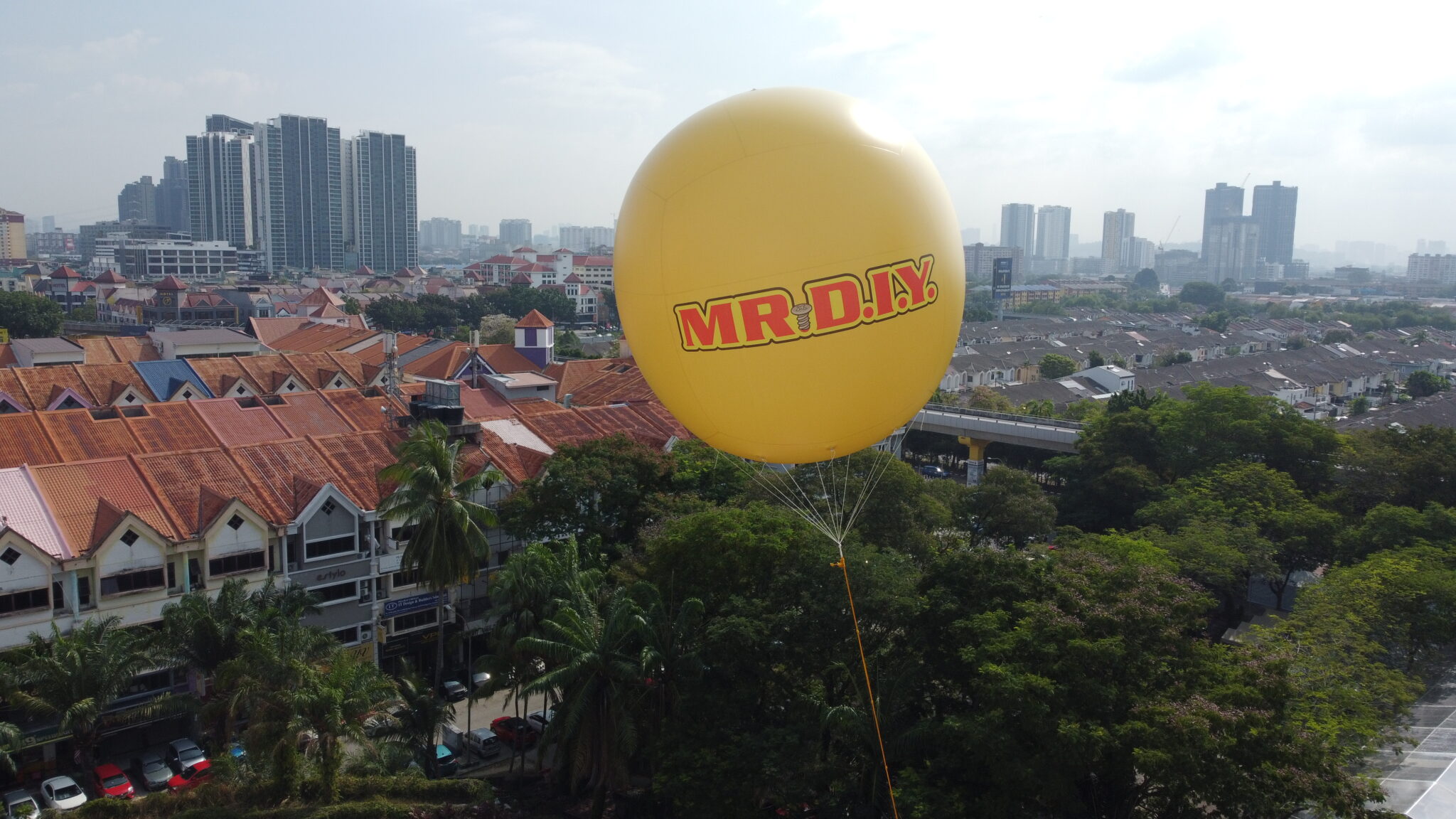 Mr. DIY Giant Advertising Balloon at Sunway Pyramid - AsiaPacific Balloons