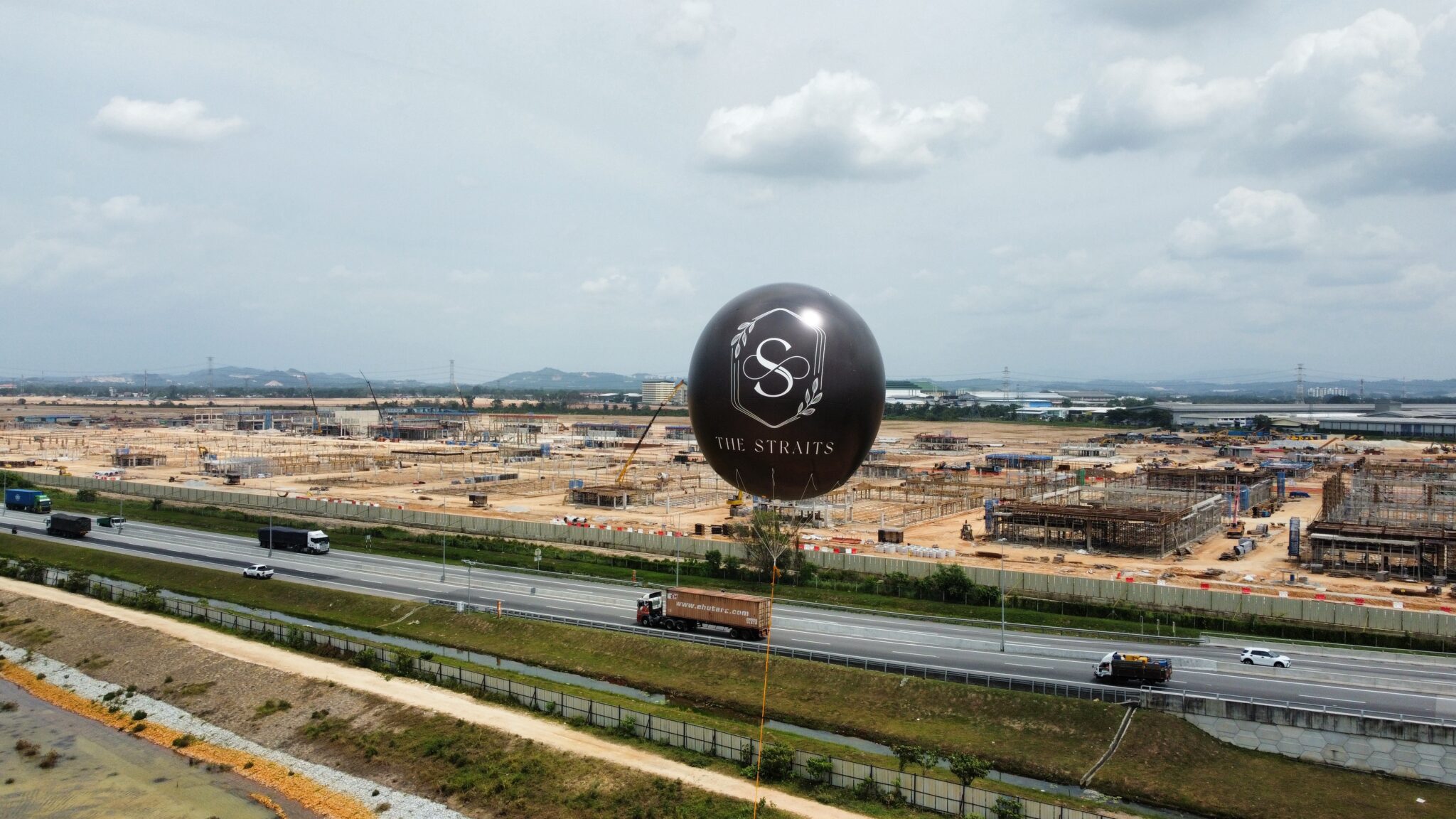 Giant Balloons for Pos Malaysia Run 2025 at Stadium Merdeka ...